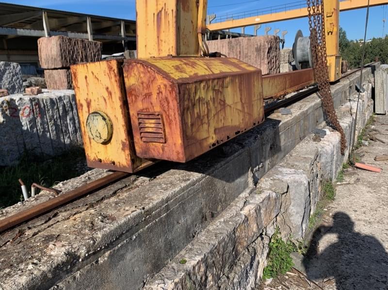 Gantry crane, machinery, blocks, granite. 30 tons, 25 meters